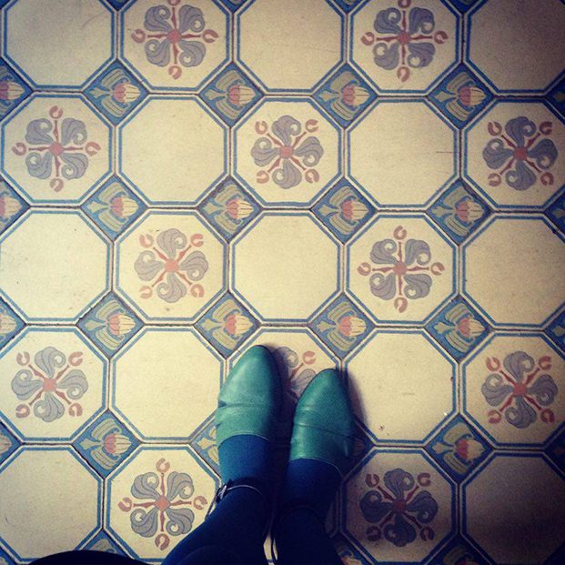 11 photos of beautiful floors behind Viennese doors - Vienna Würstelstand