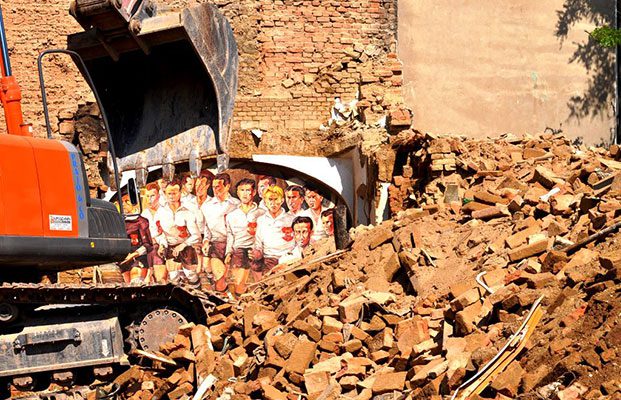 This is Vienna (a photo essay): Walls of Vienna - Vienna Würstelstand