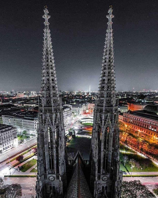 14 mesmerising photos of Vienna by night - Vienna Würstelstand