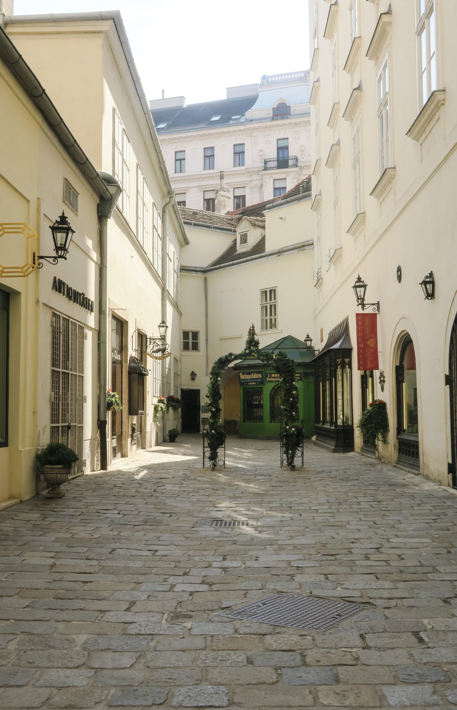 8 pictures of the most charming small streets in Vienna's old city center