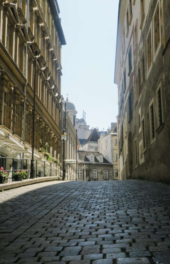 8 pictures of the most charming small streets in Vienna's old city center
