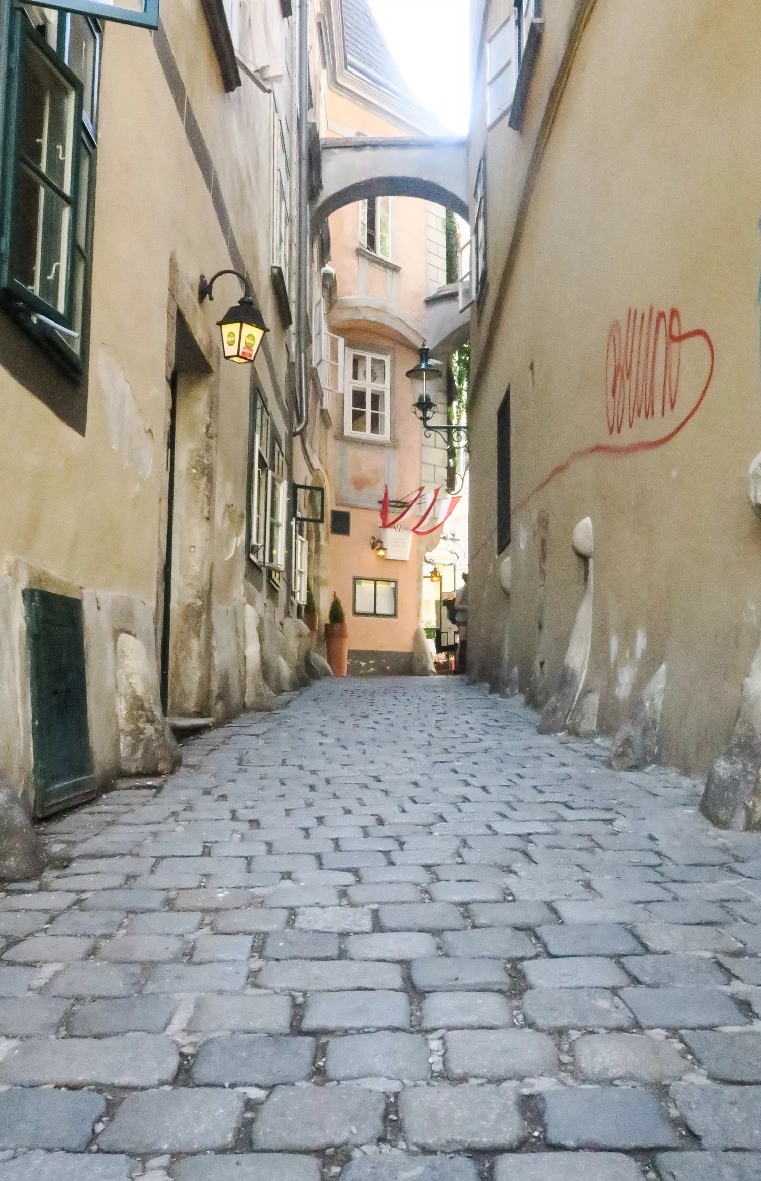 8 pictures of the most charming small streets in Vienna's old city center