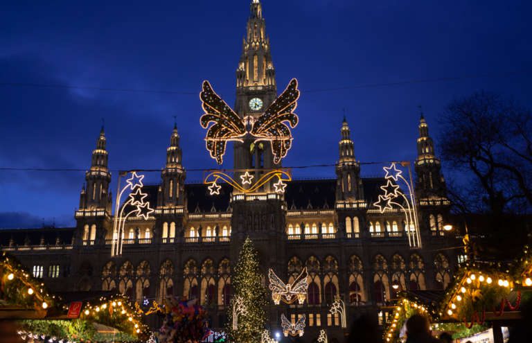 The ultimate self-guided Vienna Christmas lights tour - Vienna Würstelstand