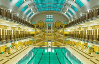 16 photographs capturing the surreal look of Vienna's indoor public ...