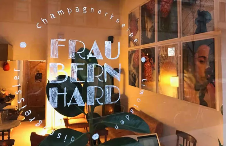 6 of Vienna's most romantic bars for dates, drinks & cuddling