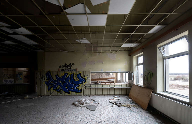 Abandoned Vienna: urban explorer captures creepy photos from inside a ...