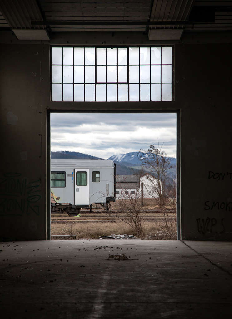 Abandoned Vienna: urban explorer captures creepy photos from inside a ...