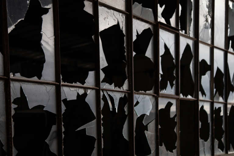 Abandoned Vienna: urban explorer captures creepy photos from inside a ...