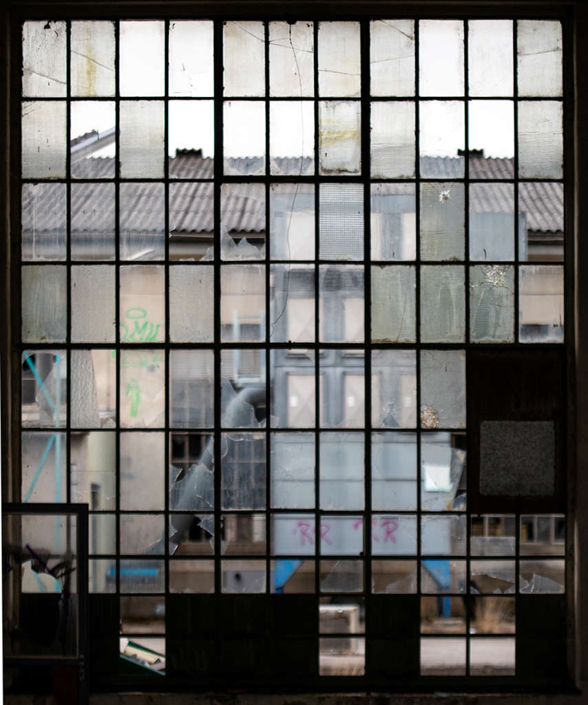 Abandoned Vienna: urban explorer captures creepy photos from inside a ...