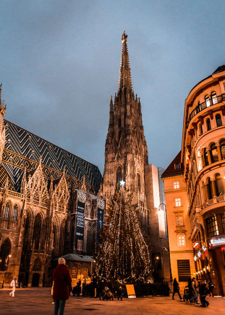 The ultimate self-guided Vienna Christmas lights tour - Vienna Würstelstand